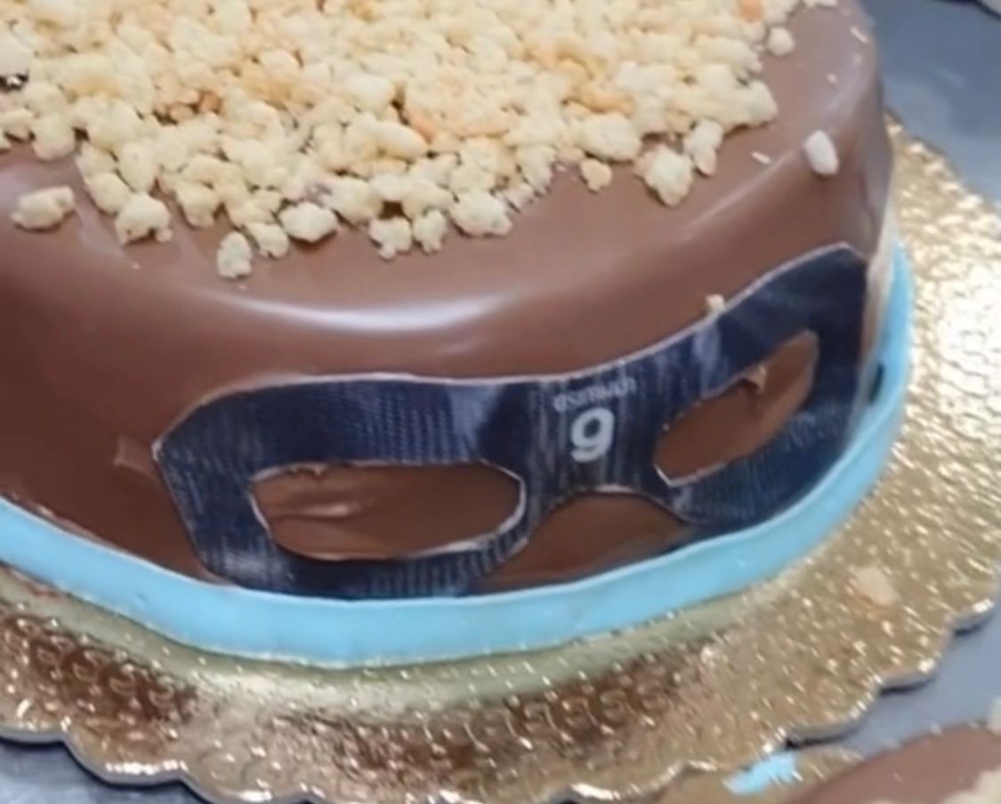 VIDEO - Napoli, torta tributo a Victor Osimhen, ecco gli ingredienti