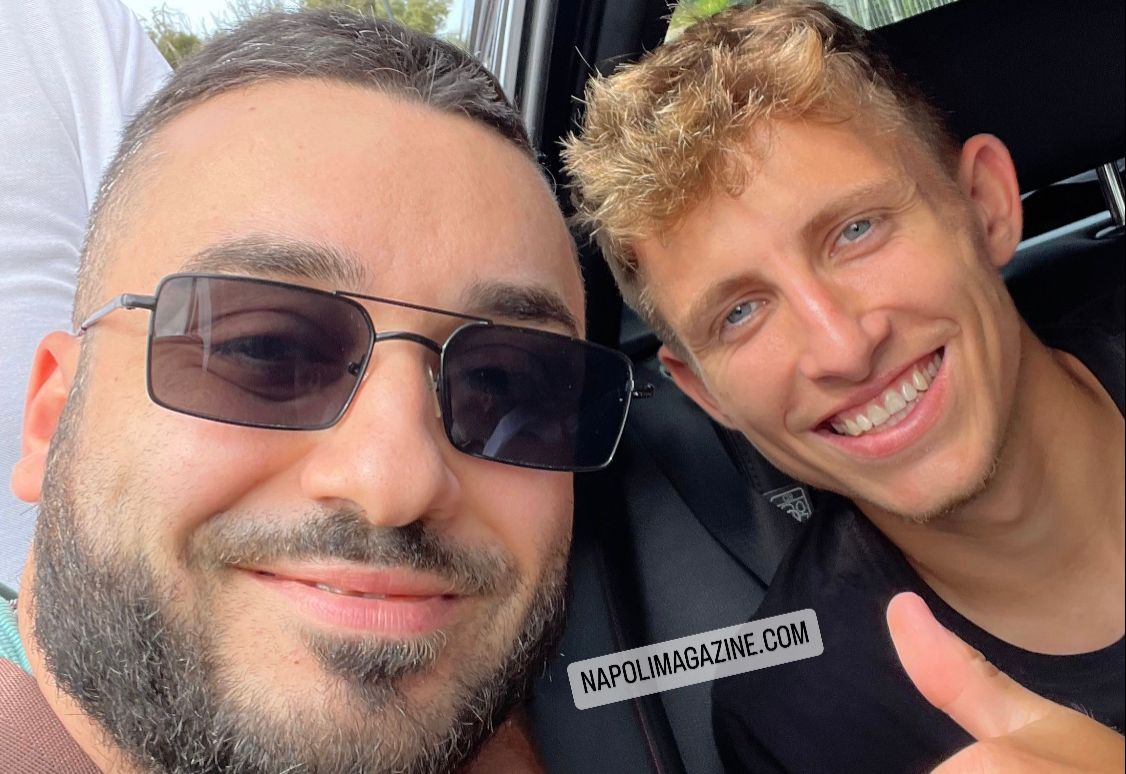 FOTO NM - Selfie con Lindstrom per un tifoso azzurro all’esterno dell ...