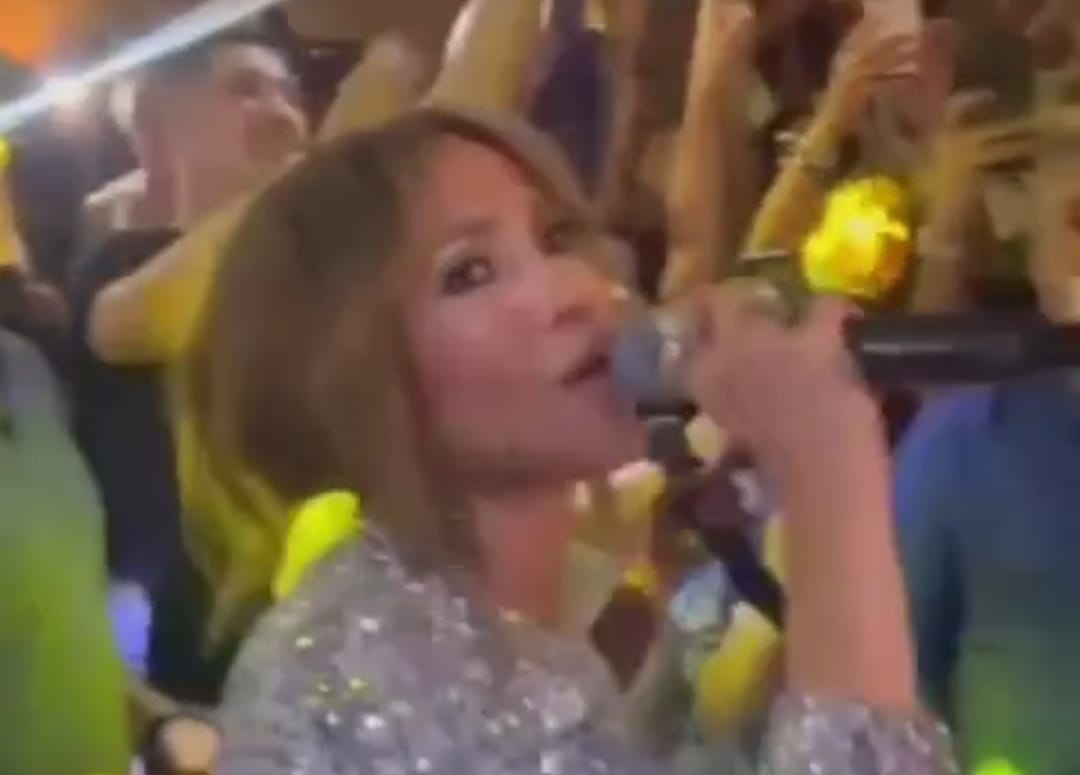 VIDEO SHOW - Jennifer Lopez a Capri alla Taverna Anema e Core