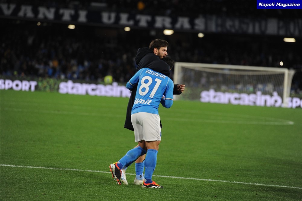 FOTO SHOW NM - Napoli-Juventus, Kvaratskhelia e Jack Raspadori felici ...