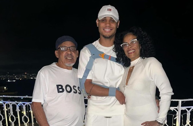FOTO SHOW - Natan, capodanno in famiglia a Napoli: "Buon 2024"