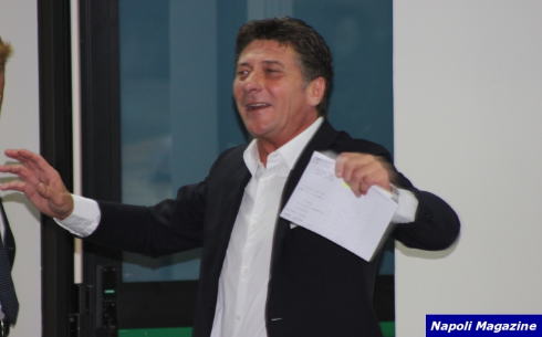 GAZZETTA - Napoli, il discorso di Walter Mazzarri a De Laurentiis dopo ...