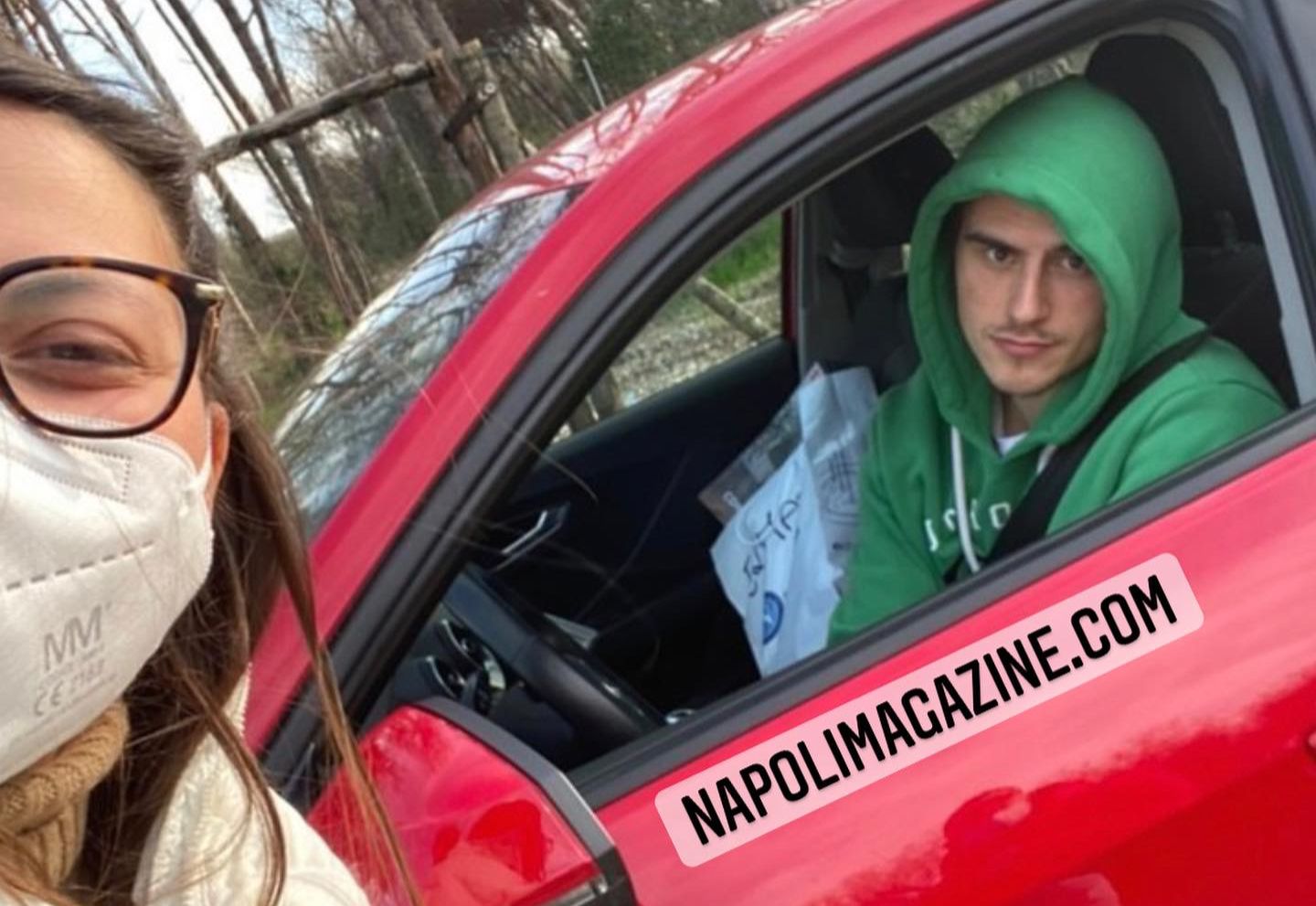 FOTO SHOW NM - Elmas e Demme con la tifosa Jennifer all’esterno del ...