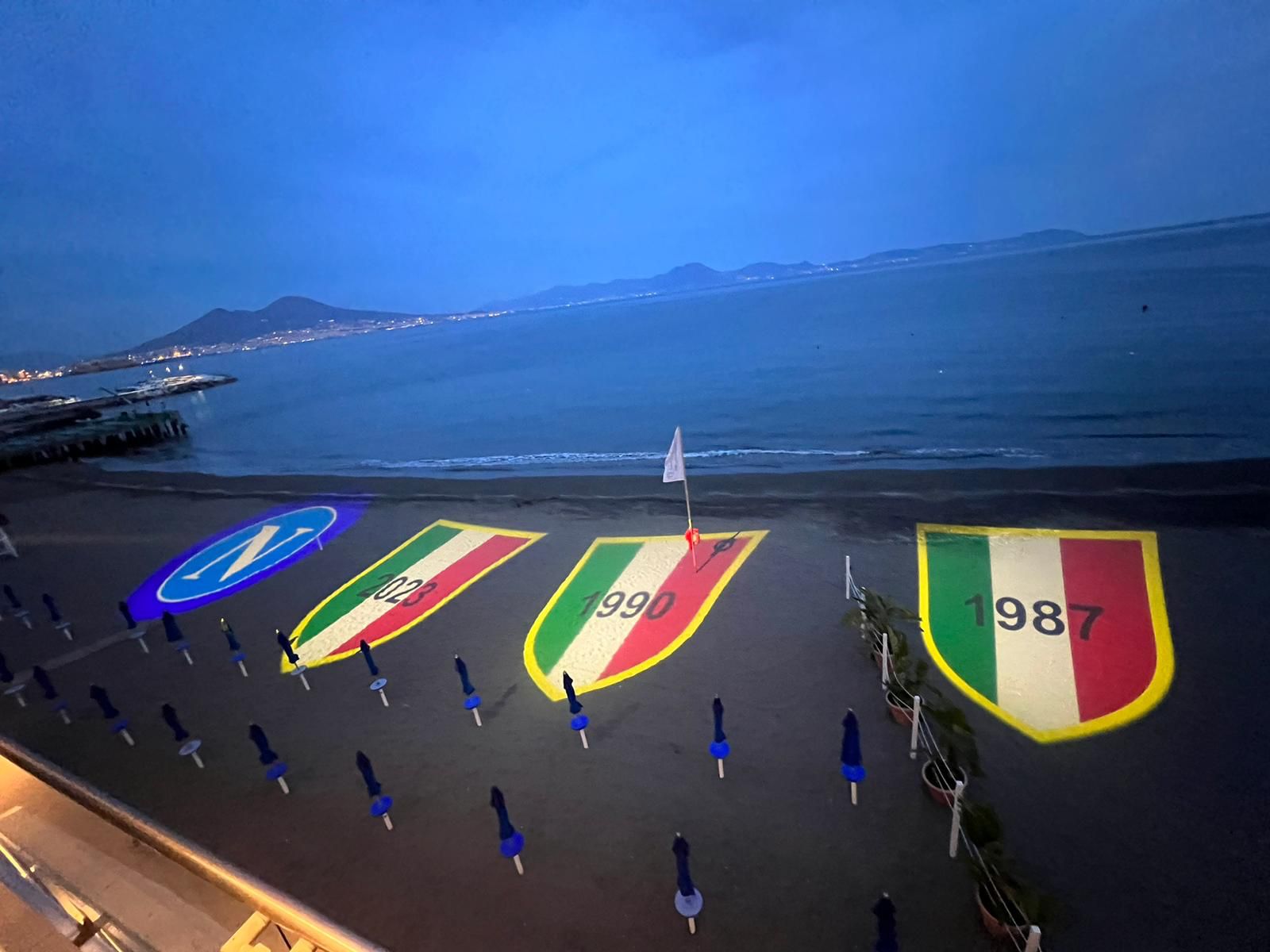 VIDEO + FOTO SHOW NM - Palazzo Petrucci, gioco di luci per celebrare il ...
