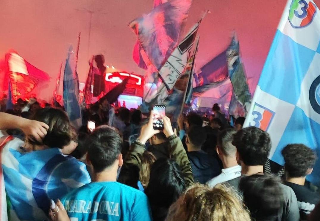 VIDEO + FOTO SHOW NM - Napoli Campione d'Italia, grande entusiasmo al ...