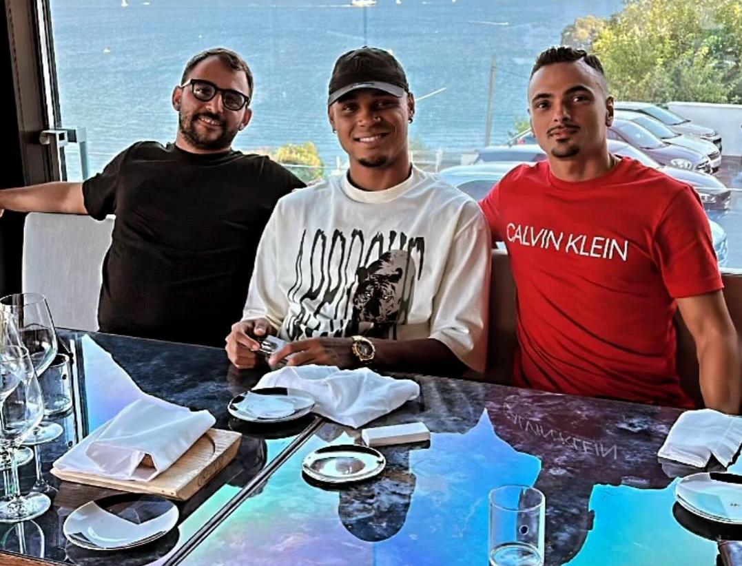 FOTO ZOOM - Natan con gli amici