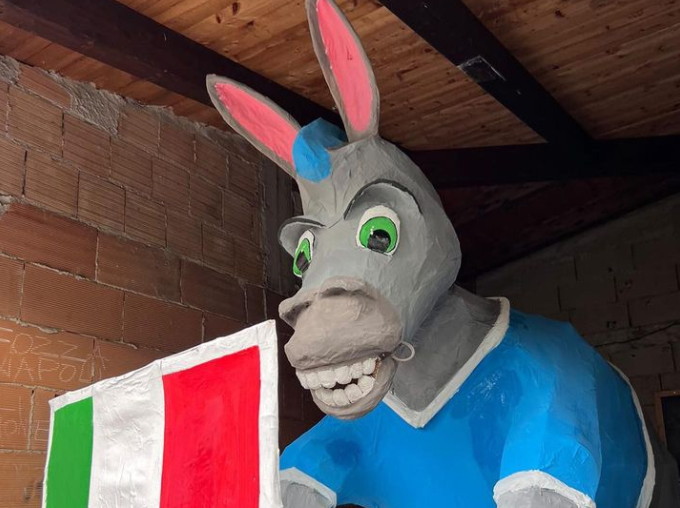 FOTO NM - Ecco l'asinello azzurro con lo scudetto tricolore a Gete di ...