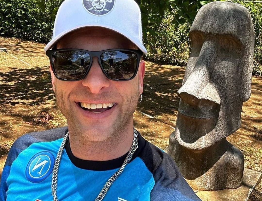 FOTO ZOOM - Ecco il rapper Clementino in Costa Rica con la maglia ...