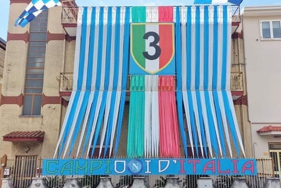 FOTO SHOW - Palazzina azzurra a Nola per festeggiare lo scudetto del Napoli