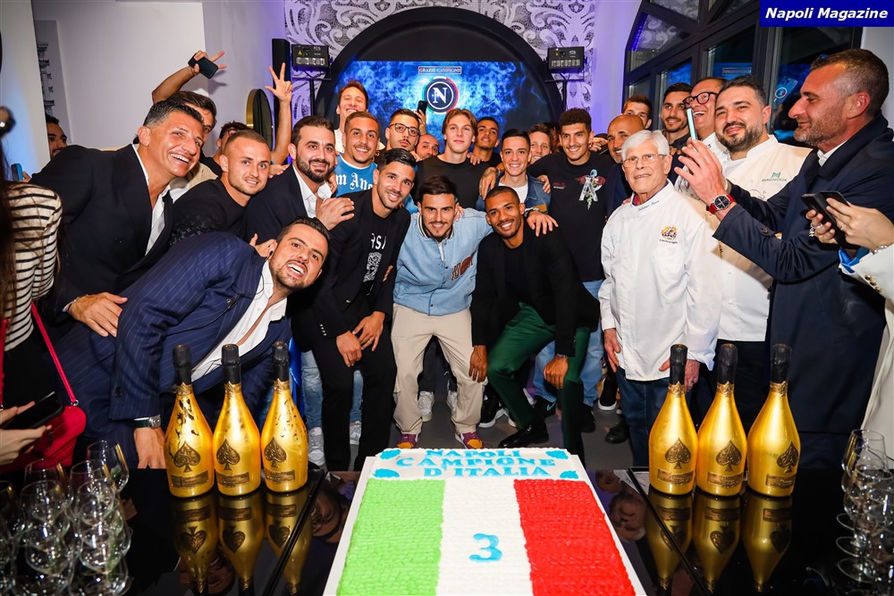 VIDEO + 204 FOTO - Da 'Magnolia' la festa del terzo scudetto del Napoli ...